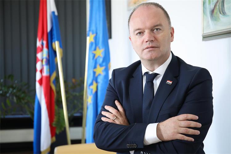 Ministarstvo demografije i useljeništva - O ministru